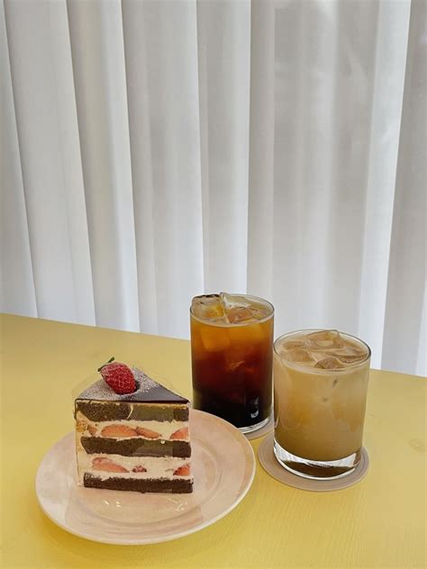 광주수완지구카페 광주 딸기케이크맛집 수완지구 파티세리 시즈널 딸기초코케이크 바닐라라떼 네이버 블로그