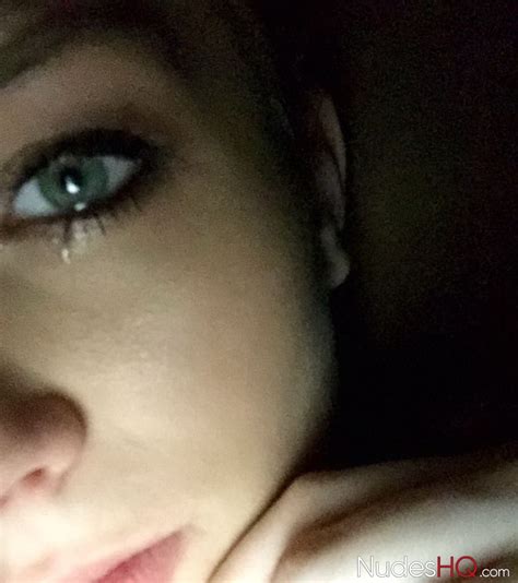 Sexy Hottie Takes Selfpics 18765 84 Porn Pic Eporner