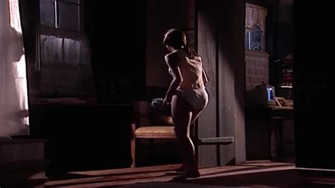 Naked Deborah Secco in Laços de Família