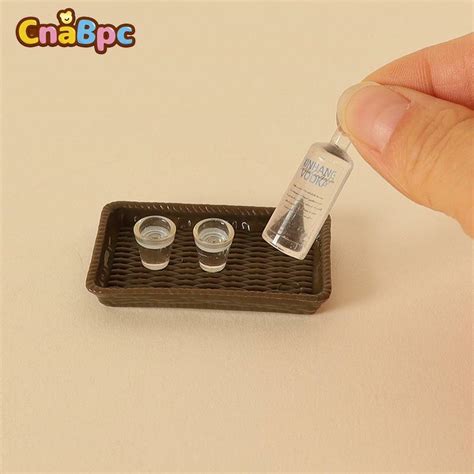 1 12 인형 집 시뮬레이션 와인 컵 와인 병 트레이 세트 인형 집 미니어처 주방 바 장면 장식 아이 척 놀이 장난감 인형 And 부속품