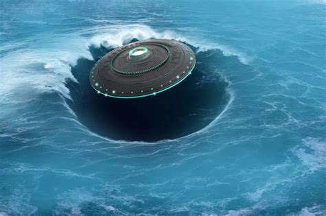 Ufos Spotted Emerging From The Pacific Ocean As Expert Insists This Is