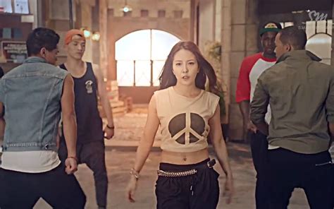 Boa宝儿 Only One Dance Ver（中韩双语歌词） 哔泡沫 M 哔哩哔哩视频