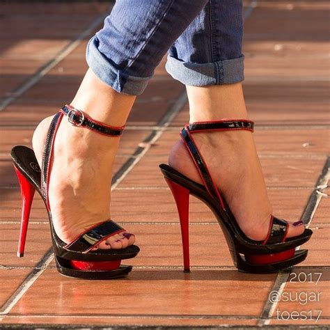 Pin By Fredy On Clottles Heels High Heels Pumps Stilettos High Heels