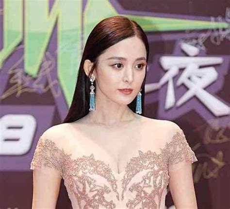 古力娜扎的一身打扮，美如天仙，網友：簡直太羨慕了！ 壹讀
