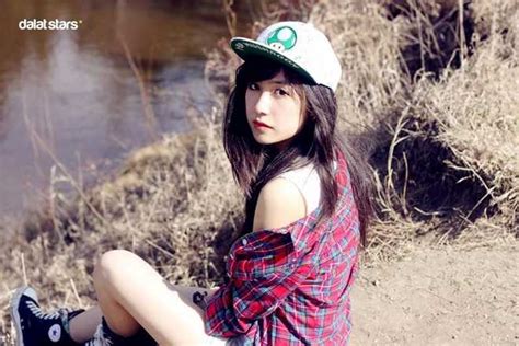 4 Nữ Sinh Việt Nổi Tiếng Nhất 2014 Do ảnh Chụp Lén