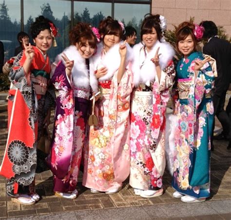 Kimono Busana Tradisional Jepang Sejak Ratusan Tahun Silam