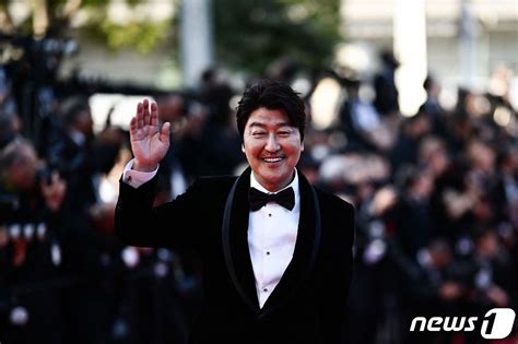 송강호 3년 연속 칸영화제 폐막식 참석여우주연상 시상 칸 현장