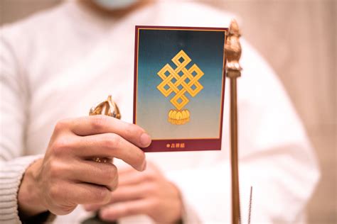 毛孩樂土 轉憂傷成祝福 追思會上的灌頂儀式 追思會完全免費若欲參加請私訊 經過一連串的追思會儀式後，毛孩收到了飼主的祝福與愛，即將做