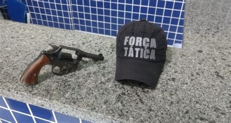 Dupla Suspeita De Roubos é Presa Após Cair Da Moto Em Perseguição Da Pm