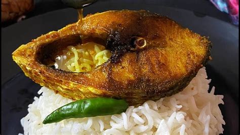 Spicy Hilsa Fiish Curry। Eating Lunch। Foodie Guy Youtube