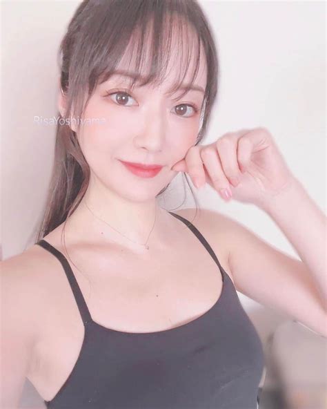 吉山りささんのインスタグラム写真 吉山りさinstagram「☀ 朝から部屋の気温32℃なり〜😎🫧 桃屋さんの きざみニンニクに 今更