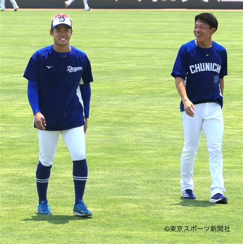 東スポ 中日ドラゴンズ取材班 On Twitter 試合前の練習風景 20220522 大笑いしながら歩く 大島洋平 選手と 根尾