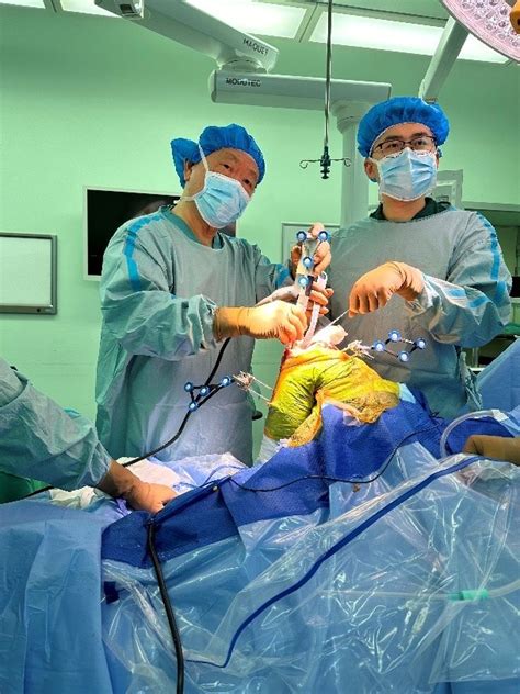 全国首例！南京市第一医院成功开展cori关节手术机器人辅助复杂翻修膝关节置换术凤凰网江苏凤凰网