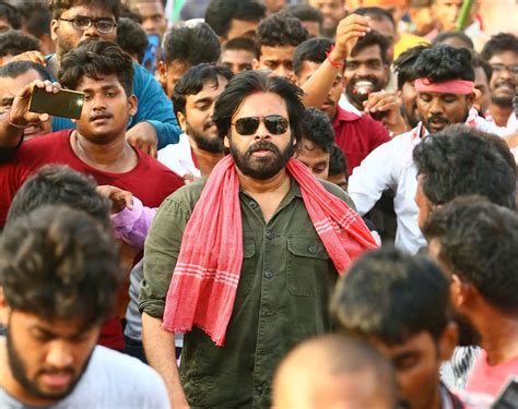 AJITH PSPK Fans On Twitter Pawan Kalyan Using Kavathu As An Option To