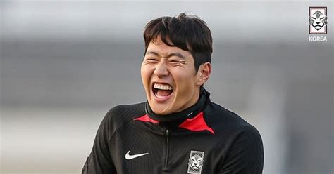 In View 막내 이강인은 장난꾸러기‘9살 형 황의조 향해 귀여운 하극상