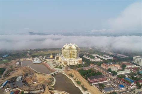 งบไม่อั้น ทุนจีนทุ่มเนรมิต “สามเหลี่ยมทองคำ” ผุดสนามกีฬามาตรฐานฟีฟ่า ต่อจากสนามบิน ตลาดน้ำ