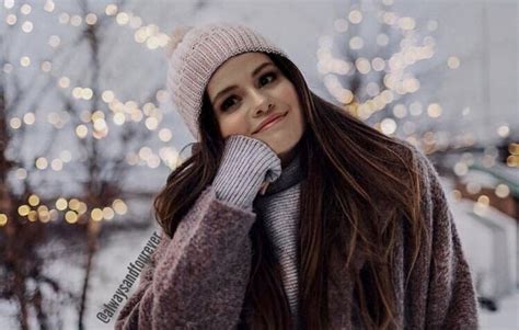 Christiana Vutkova Adl Kullan C N N Selena Gomez Aesthetic Panosundaki Pin Nl Ler