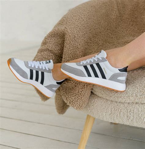 Женские кроссовки Adidas Iniki Runner Gray White Black Обувь Адидас ...