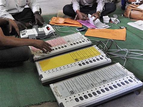 India News मरच क पहल सपतह म लकसभ चनव क तरख क ऐलन कर सकत ह चनव आयग