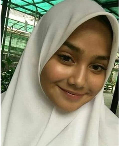 Tampil Berhijab Saat Sma Ini 6 Potret Lawas Syifa Hadju