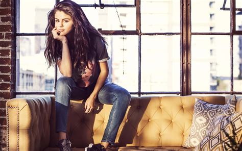 Download Selena Gomez Legs Spread Wallpaper