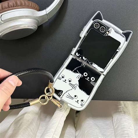 모이몰 갤럭시 Z플립6 Z플립5 Z플립4 Z플립3 스트랩 고양이귀 귀여운 고양이 캐릭터 모양 슬림 실리콘 제트플립 지플립 Zflip 갤z플립 6 5 4 3 케이스