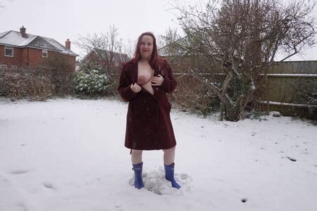 Pregnant Flashing Naked In The Cold Snow Pics Xhamster