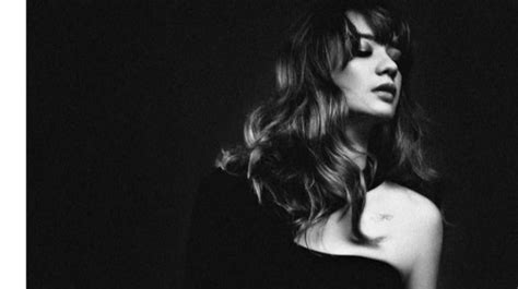 Putri Anne Cium Cowok Bule Netizen Tanyakan Statusnya Dengan Arya Saloka