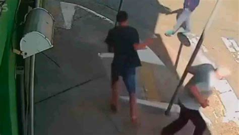 Vídeo Jovem Morre Após Ser Atropelado Por ônibus Segundos Depois De