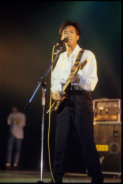 Beyond黄家驹高清舞台照（香港周刊发布）回忆家驹当年风采！ 哔哩哔哩