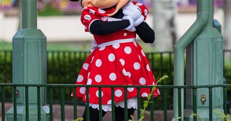 Distanced Minnie Mouse Meet And Greet At The Epcot World Showcase