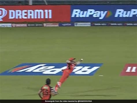 Ipl 2022 Srh Vs Gt Rahul Tripathi Takes Stunning One Handed Diving