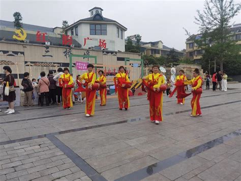 德清阜溪三桥社区组织开展悦埠乡贤共富集市新时代文明实践活动