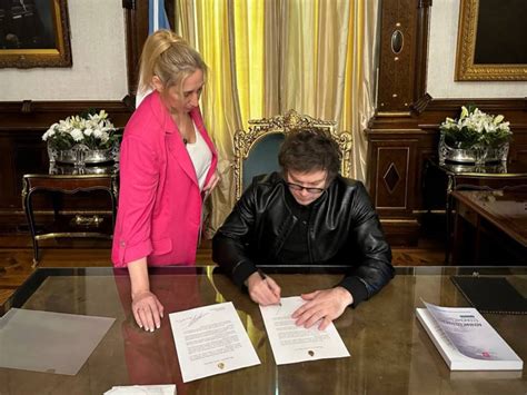 Javier Milei invitó al papa Francisco a visitar la Argentina Su