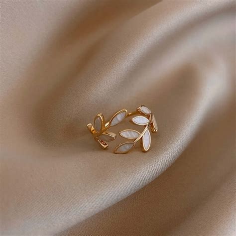Classic Leaf Ring Remtica Shop