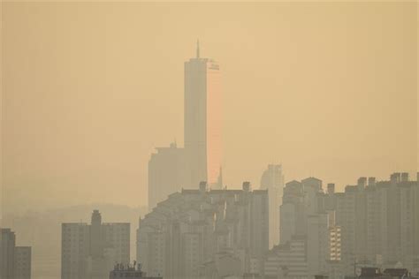 미세먼지에 빼앗긴 파란 하늘 한국일보