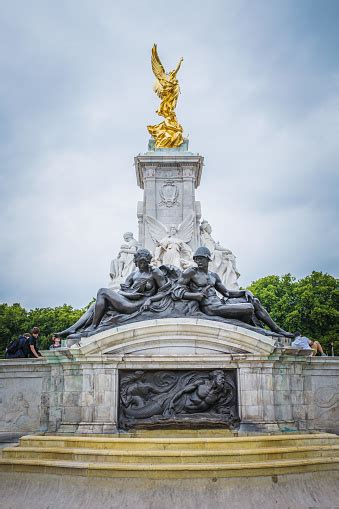빅토리아 기념관 빅토리아 여왕 기념비 버킹엄 궁전 앞 광장 Central London에 대한 스톡 사진 및 기타 이미지