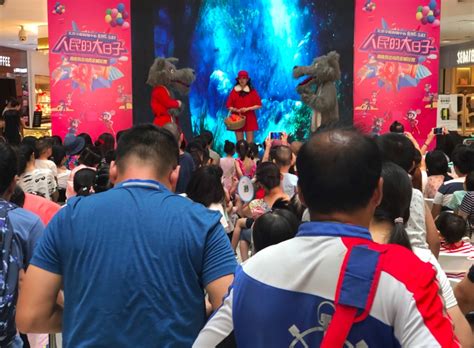 北艺童话剧团《小红帽》应邀天通苑华联商场 儿童剧商场演出方案 北京北艺儿童剧团 创造一段亲子时光