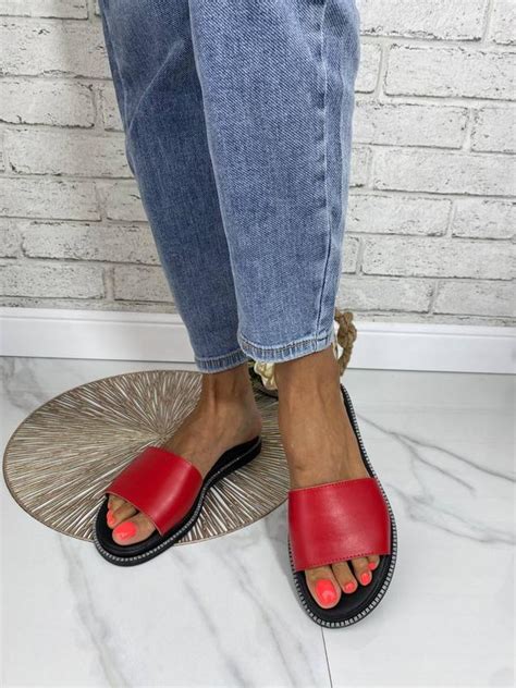 Женские кожаные шлепанцы — цена 1200 грн в каталоге Шлепанцы Купить женские вещи по доступной