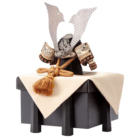 天賦之兜｜大和 公式サイト｜鈴甲子雄山・平安道斎・人形工房壹三の五月人形鎧兜