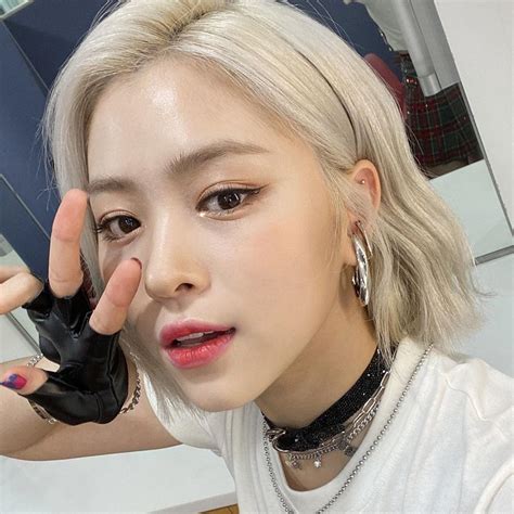 Cool Girl My Girl Hair Icon Itzy Pretty Woman Korean Girl Groups Kpop Girls Pretty People