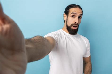 Premium Photo Astonished Shocked Man Looking At Camera With Big Eyes