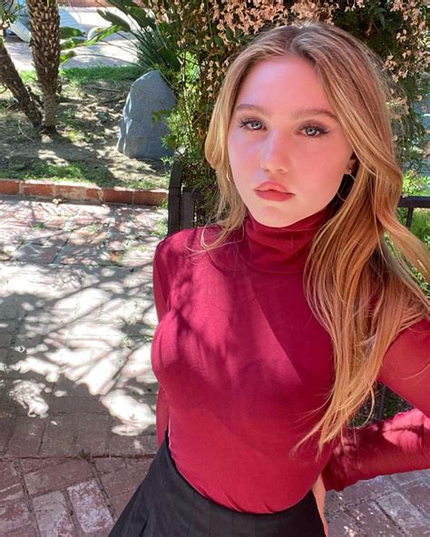 Ella Anderson Style Clothes Outfits And Fashion • Celebmafia