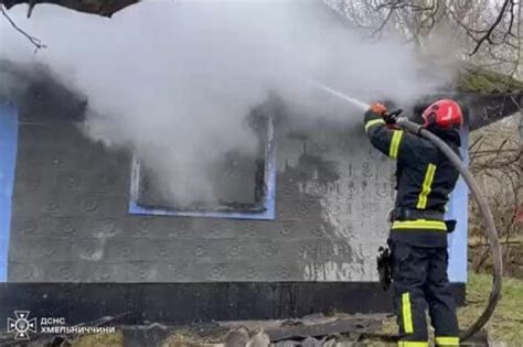 На Хмельниччині під час пожежі згорів пенсіонер День за днем