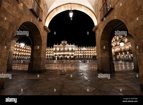 Plaza Mayor De Salamanca Por La Noche Stock Photo Alamy