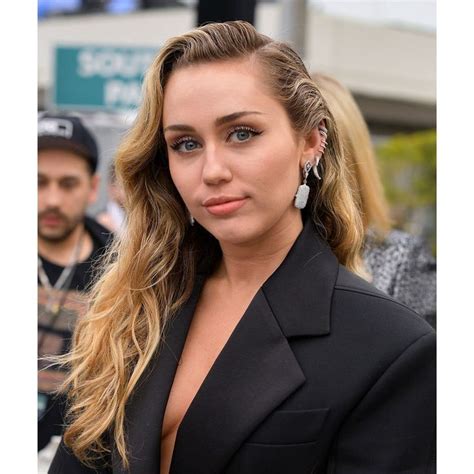 The 18 Most Head Turning Hair And Makeup Looks From The 2019 Grammy