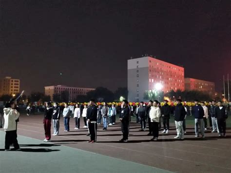 青春风采，备战校运——校运动会团体操排练进行中新闻中心信息工程学院