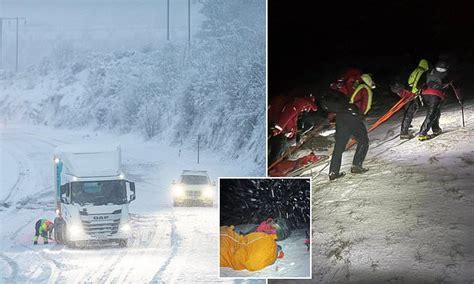 Blizzards Batter Brrrritain Six Inches Of Snow Falls In England As