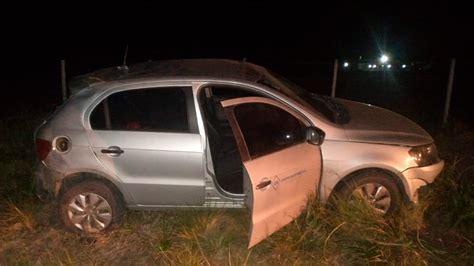 Conductor perdió el control de su vehículo y volcó sufrió daños