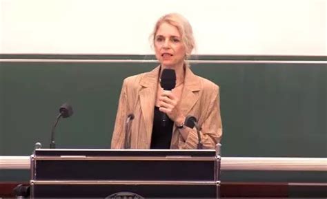 哈佛女教授称椰子油是毒药 英国医生气坏了满口胡言 米歇尔斯
